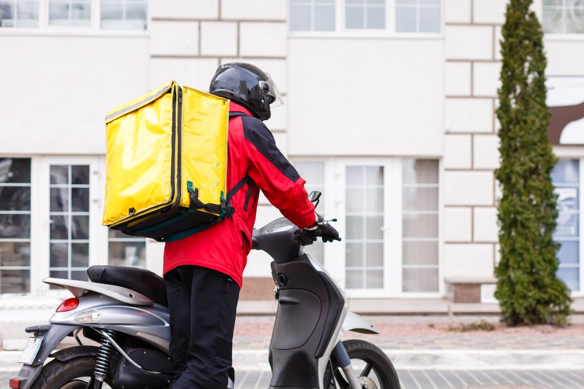 Essential Safety Tips for Food Delivery Drivers | Ascent Lawyers